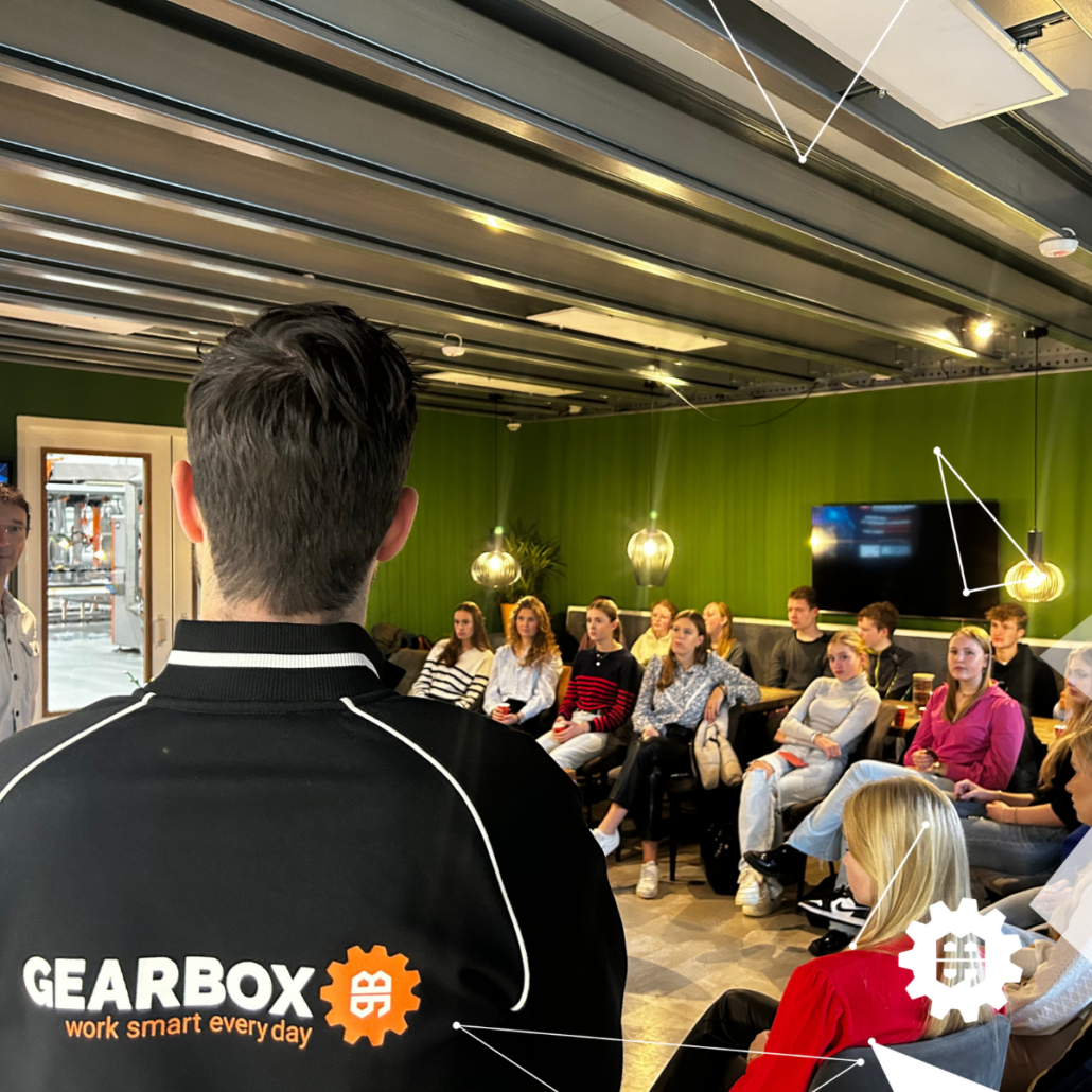 Leerlingen over de vloer bij Gearbox - Gearbox